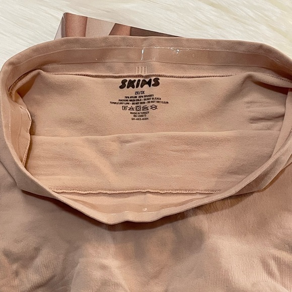 SKIMS | Intimates & Sleepwear | Skims Seamless Sculting Short Above The ...